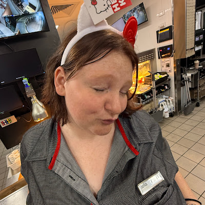 Bella Sharp - Fan | StageAgent