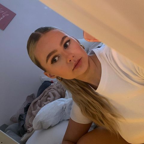 Ellie Bond's Instagram, Twitter & Facebook on IDCrawl