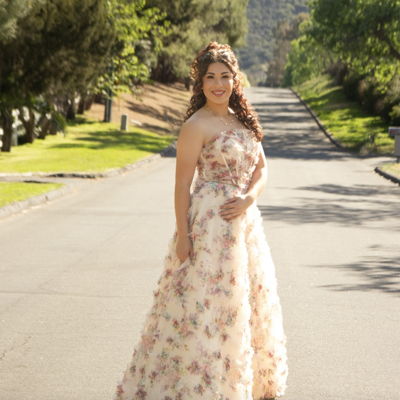 Larissa Luna - Performer, Actor, Singer | StageAgent