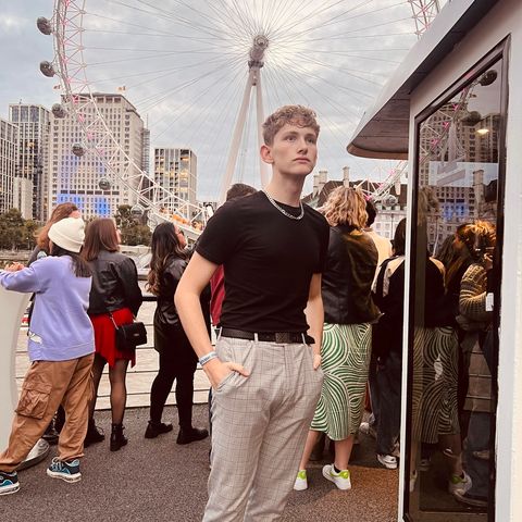 Sam J Scott - Performer, Actor, Dancer, Voice-over | StageAgent