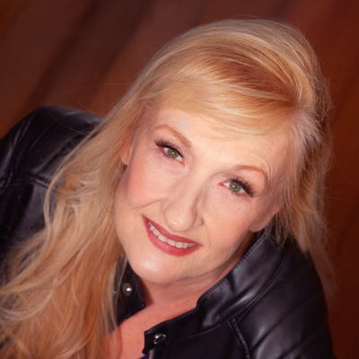 Susan - Actor, Voice-over, Singer, Comedian | StageAgent